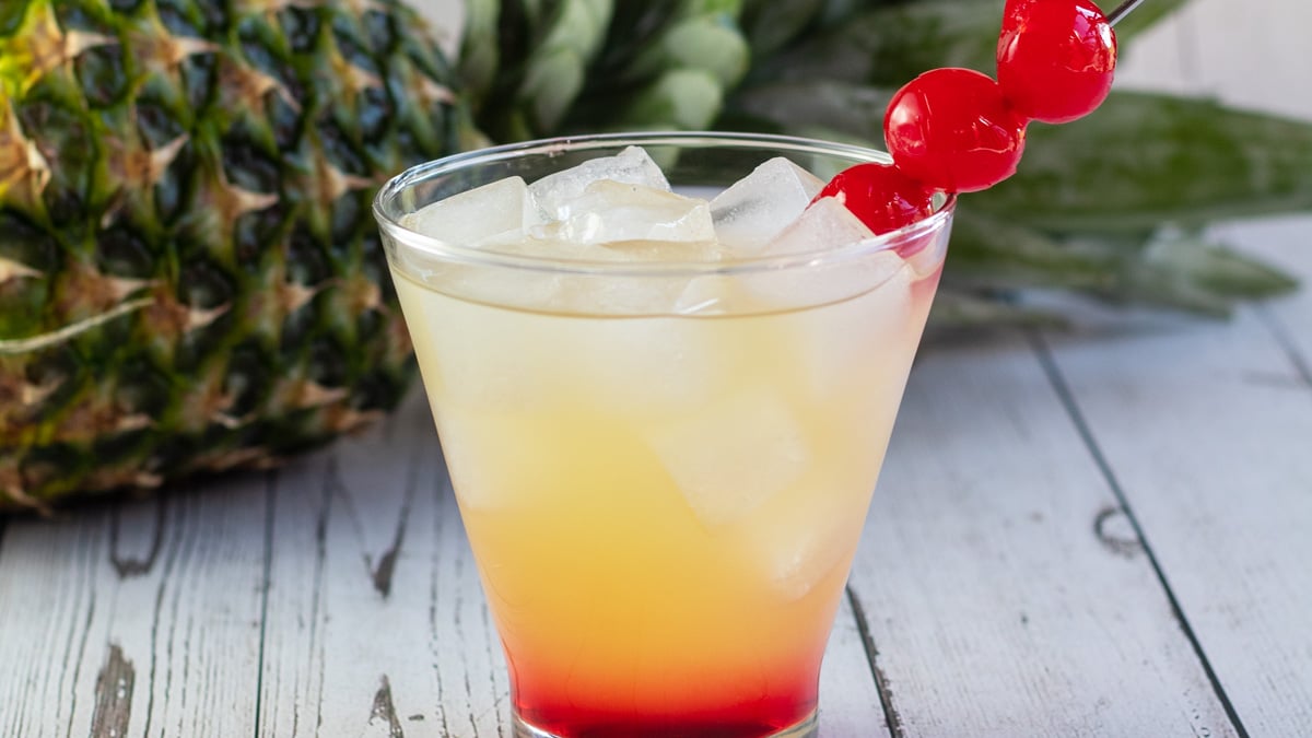 20 Best Pineapple Rum Cocktails | Outside The Wine Box